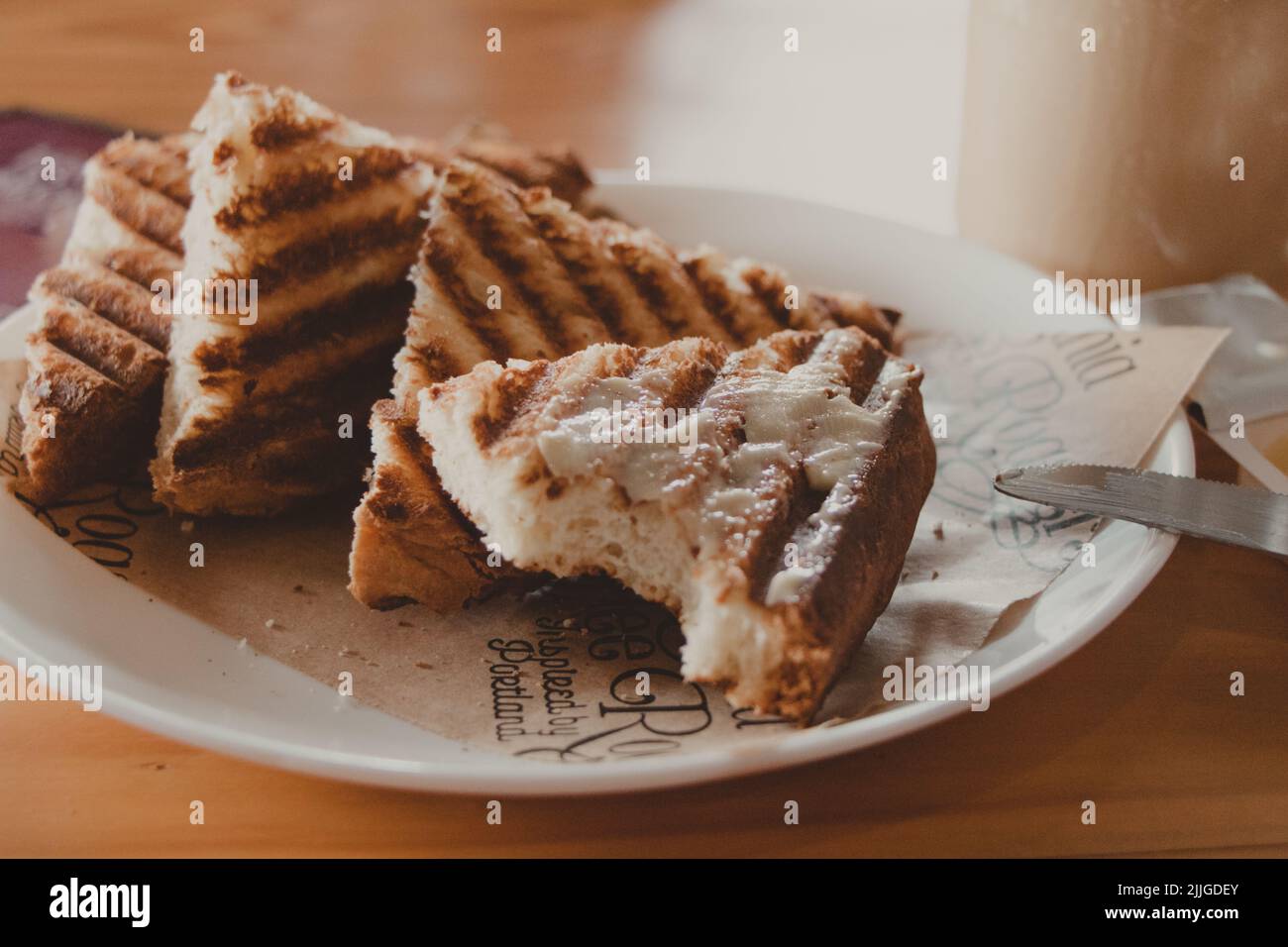 Brunch table toast plate hi-res stock photography and images - Alamy