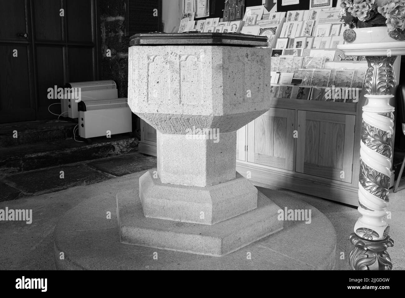 Interior of St Mellanus Church, Mullion Stock Photo - Alamy