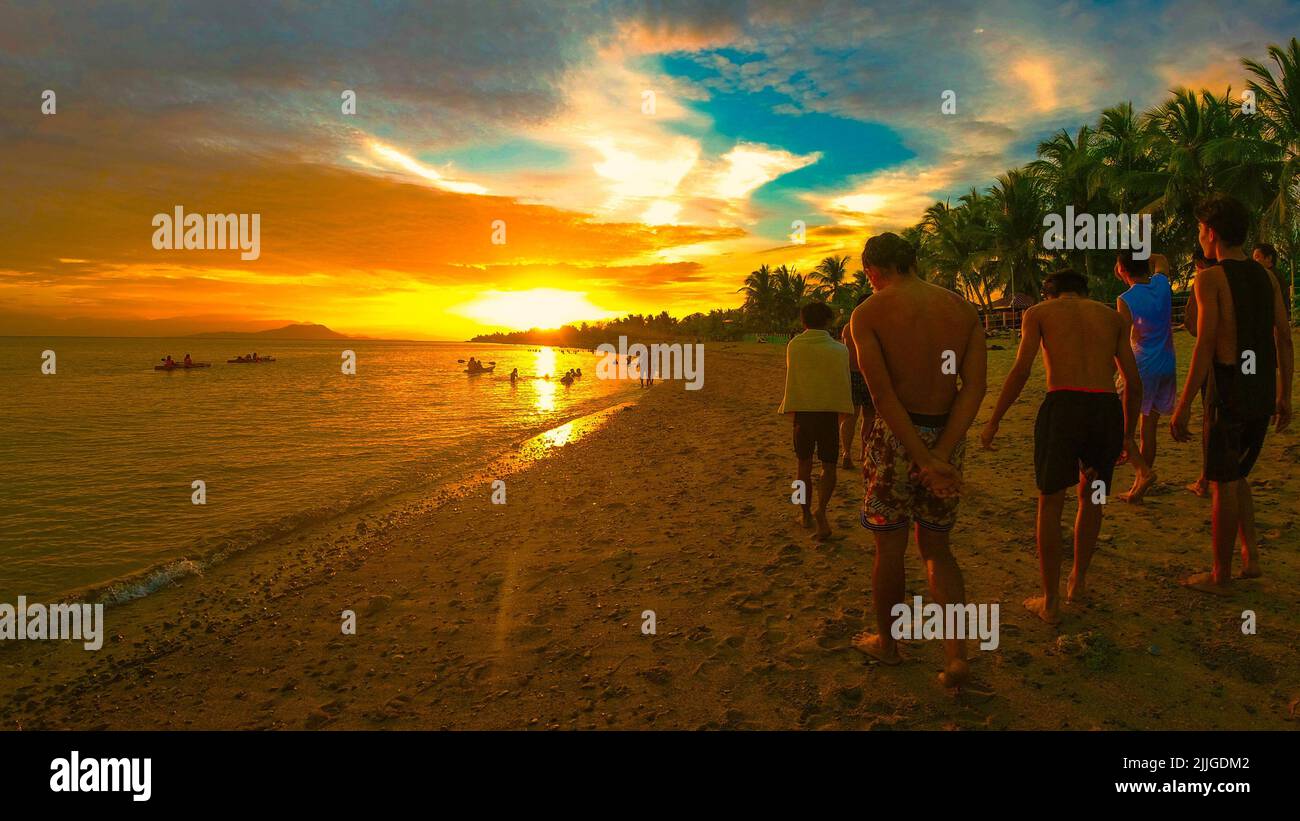 A scenic view of the sunset over the beach in Lobo, Batangas Stock ...