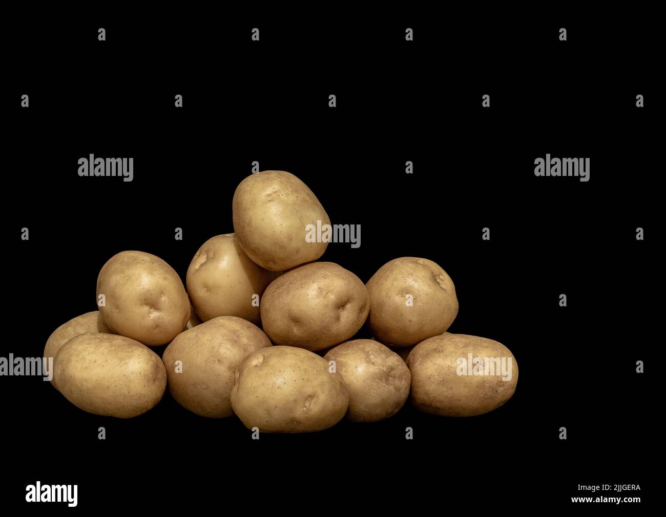 Black potatoes hi-res stock photography and images - Alamy