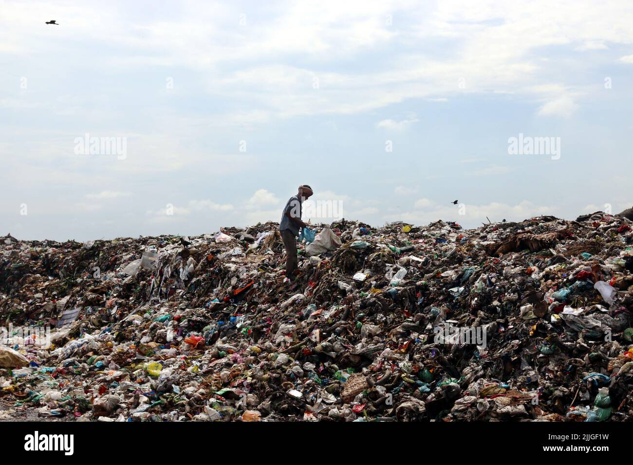 People recycle non-biodegradable waste at a garbage dump in Dhaka to be ...