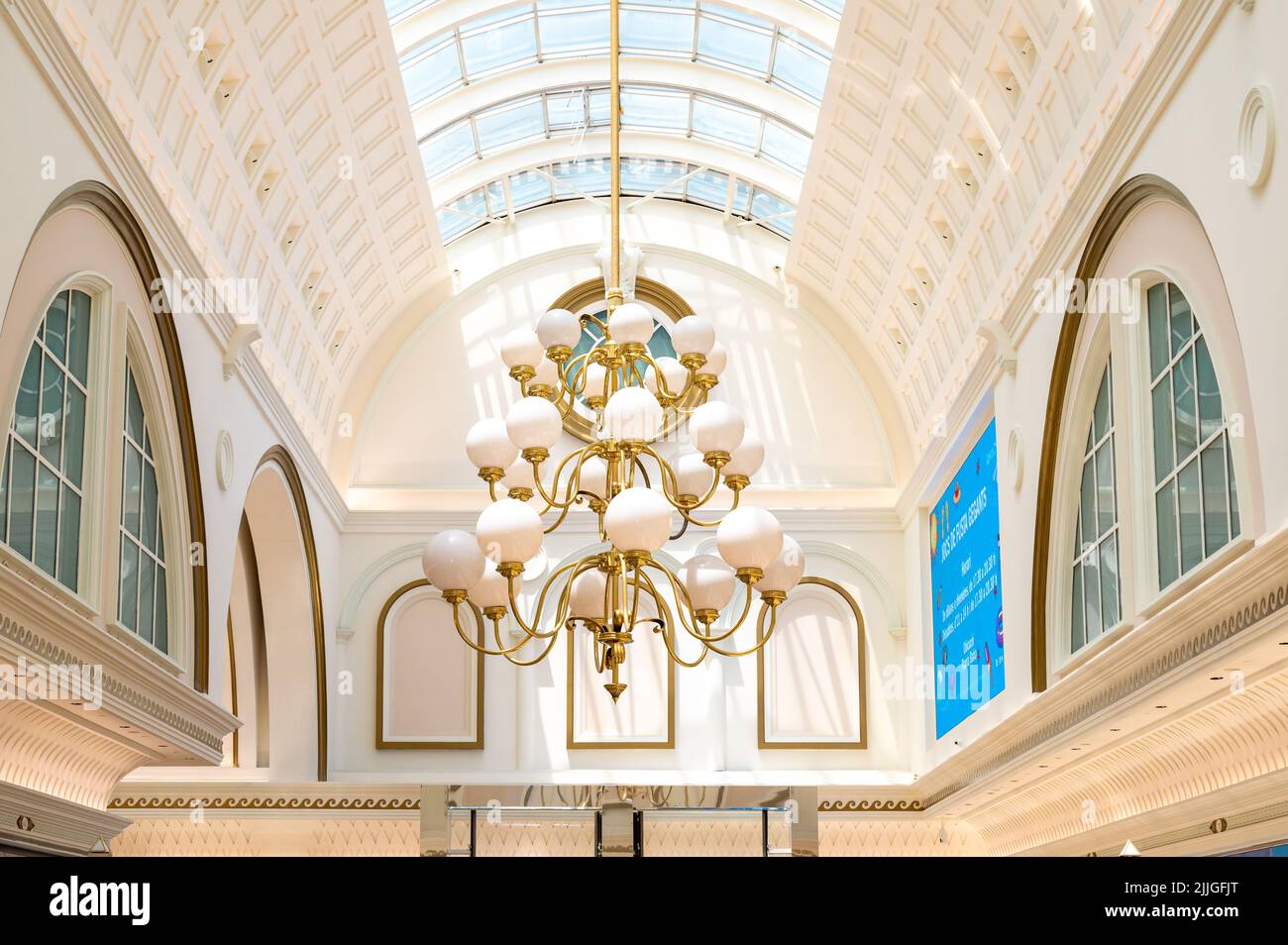 Shopping mall inside gran hi-res stock photography and images - Alamy