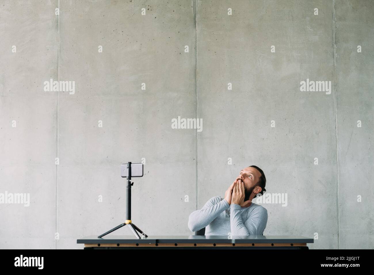 online business coaching man smartphone growth Stock Photo - Alamy
