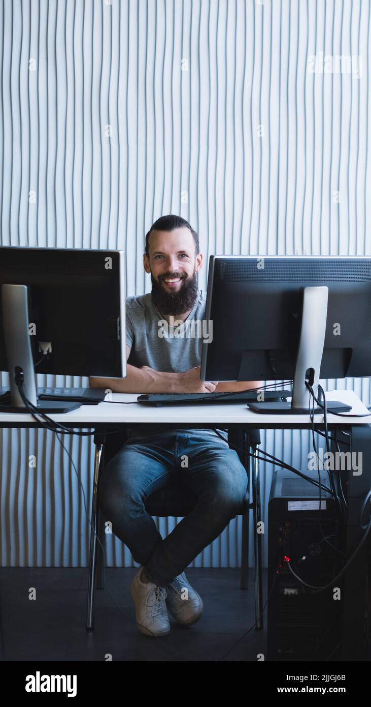 successful business project happy male engineer Stock Photo - Alamy