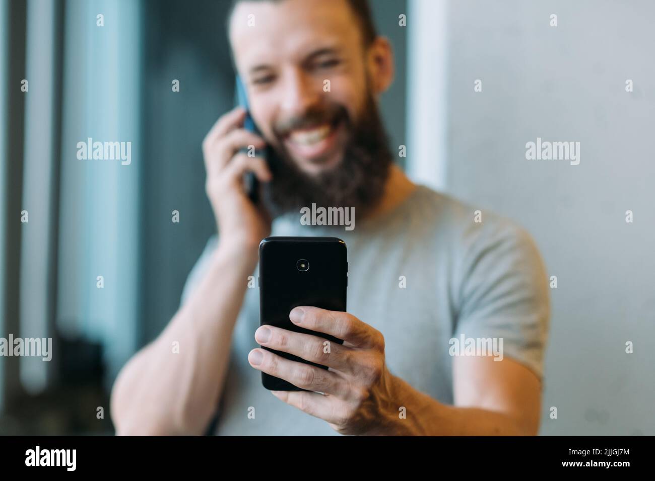 Guy communication hi-res stock photography and images - Alamy