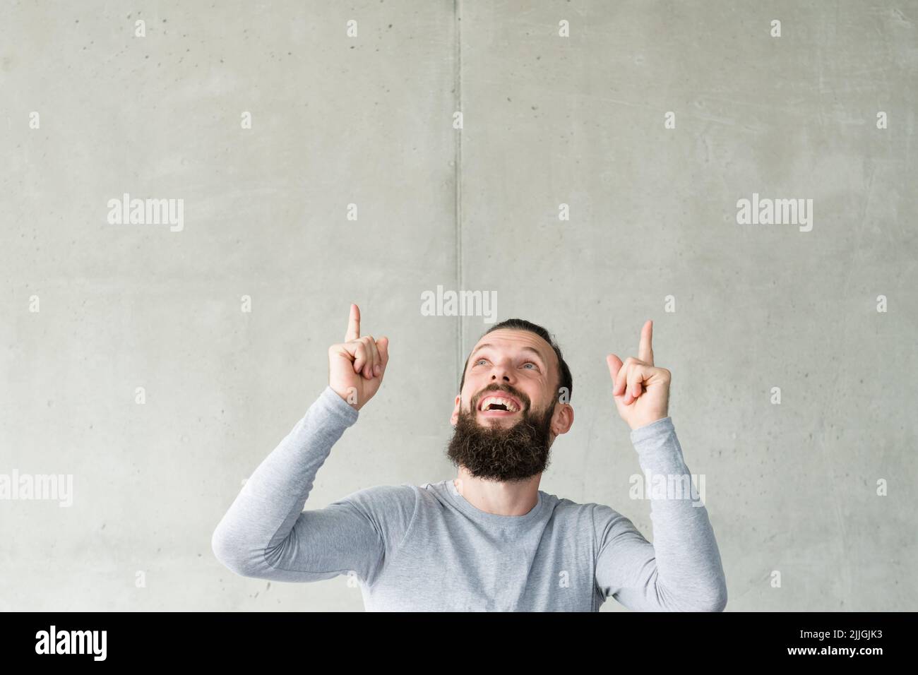 Pointing guy hi-res stock photography and images - Alamy