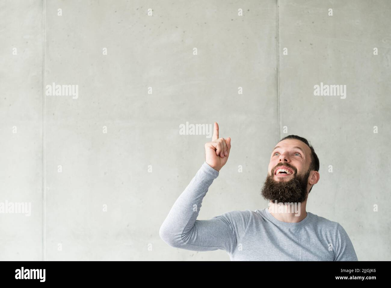 good news important information guy pointing up Stock Photo - Alamy