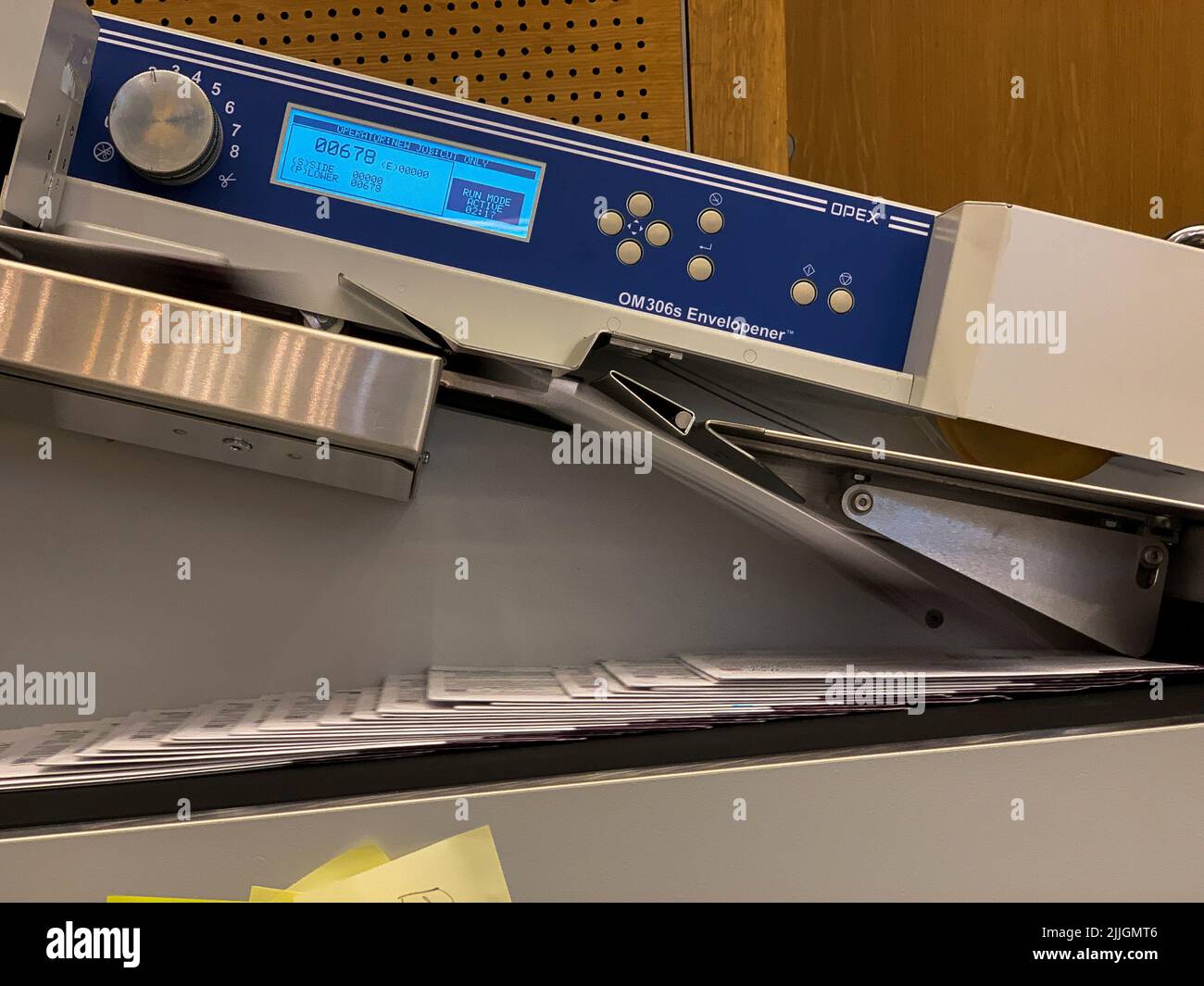 Envelope slit hi-res stock photography and images - Alamy