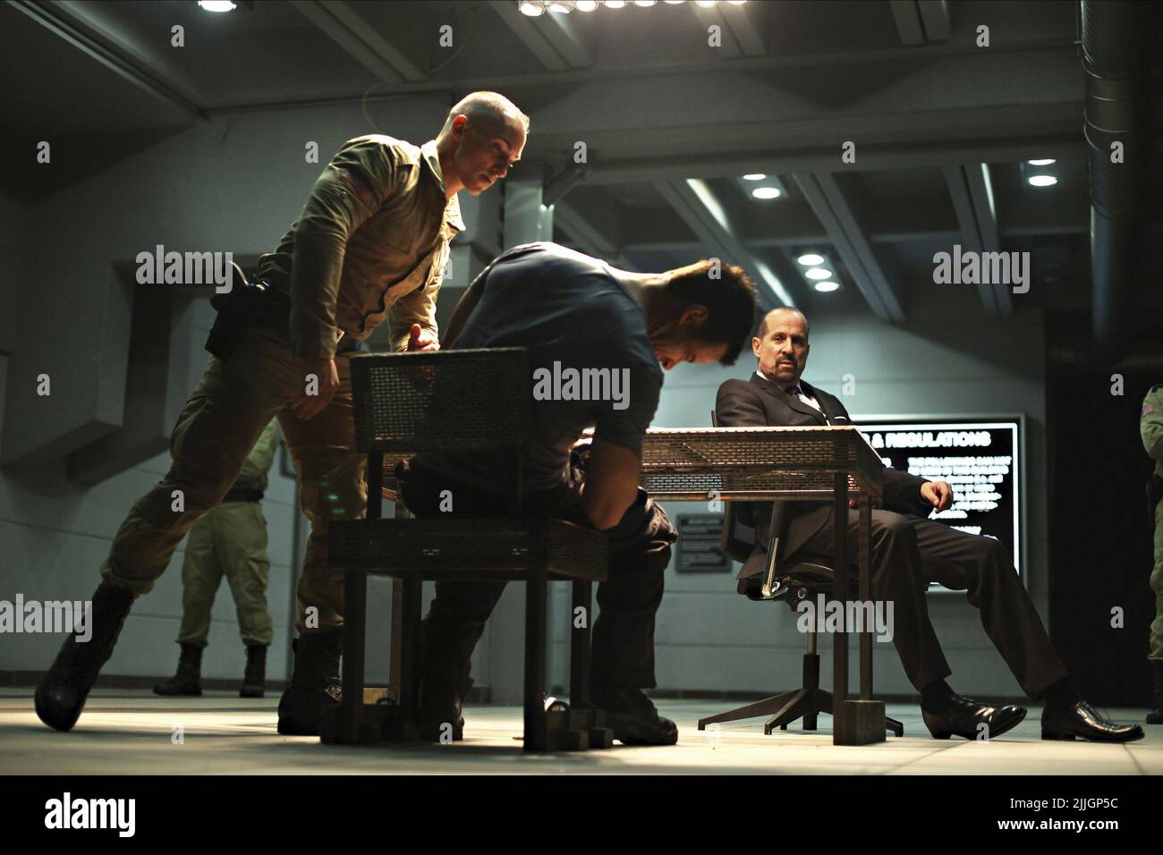 Guy Pearce Lockout Workout