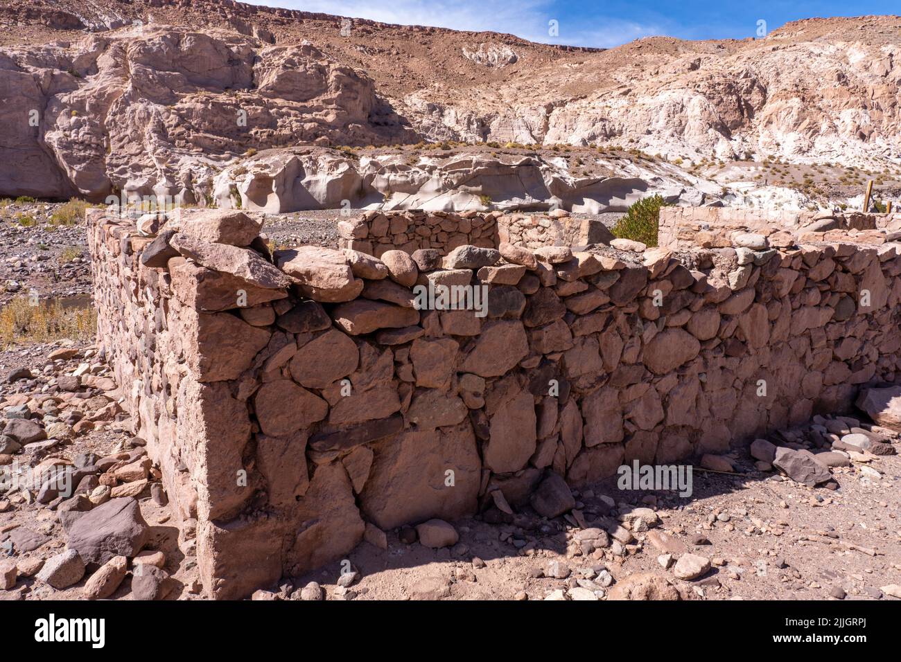 Building ruins in the valley of the Rio Salado in the Atacama Desert ...
