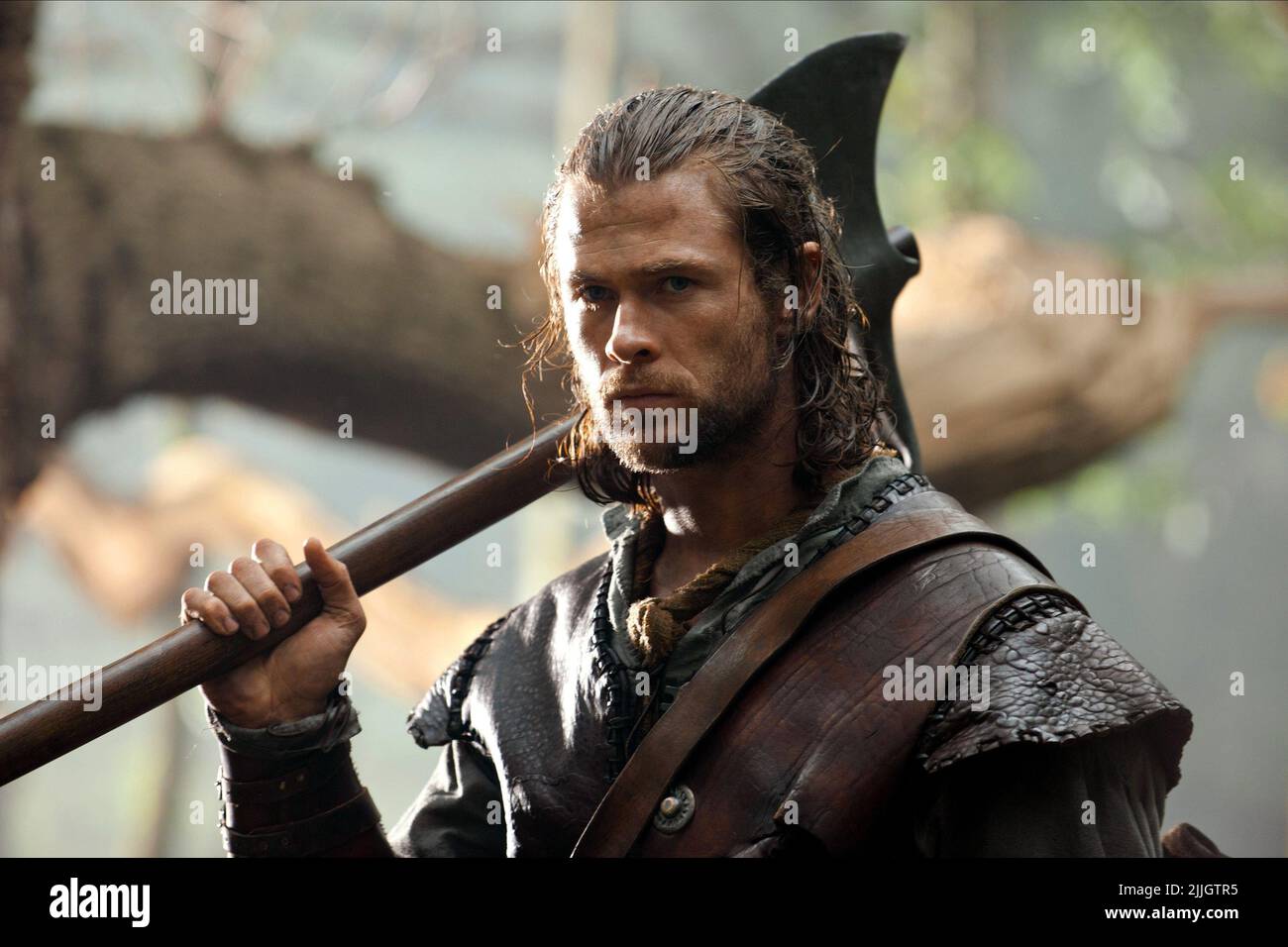 CHRIS HEMSWORTH, SNOW WHITE AND THE HUNTSMAN, 2012 Stock Photo - Alamy
