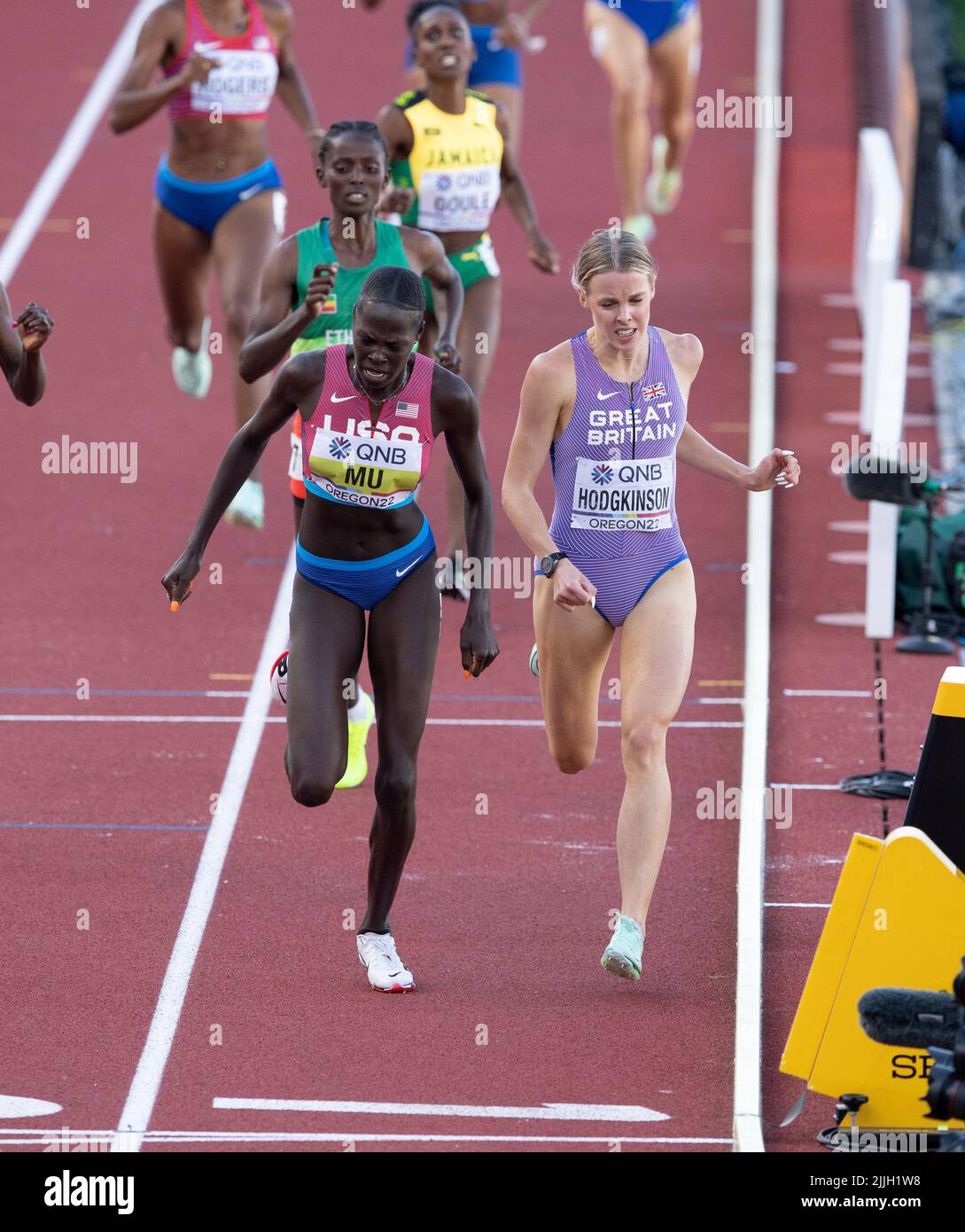 Nikki Hiltz (1:59:04) comes from WAY BACK to edge LSU's Michaela Rose (1:59.08, #2 NCAA history ...