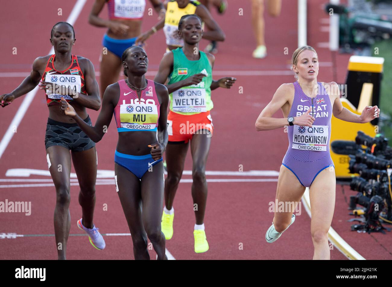 Athing Mu (USA) and Keely Hodgkinson (GB&NI) competing in the women’s ...