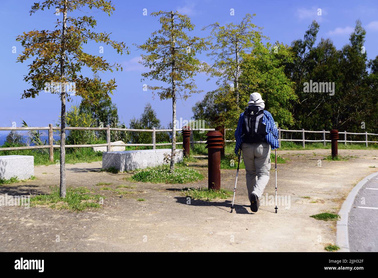 Lone way hi-res stock photography and images - Alamy