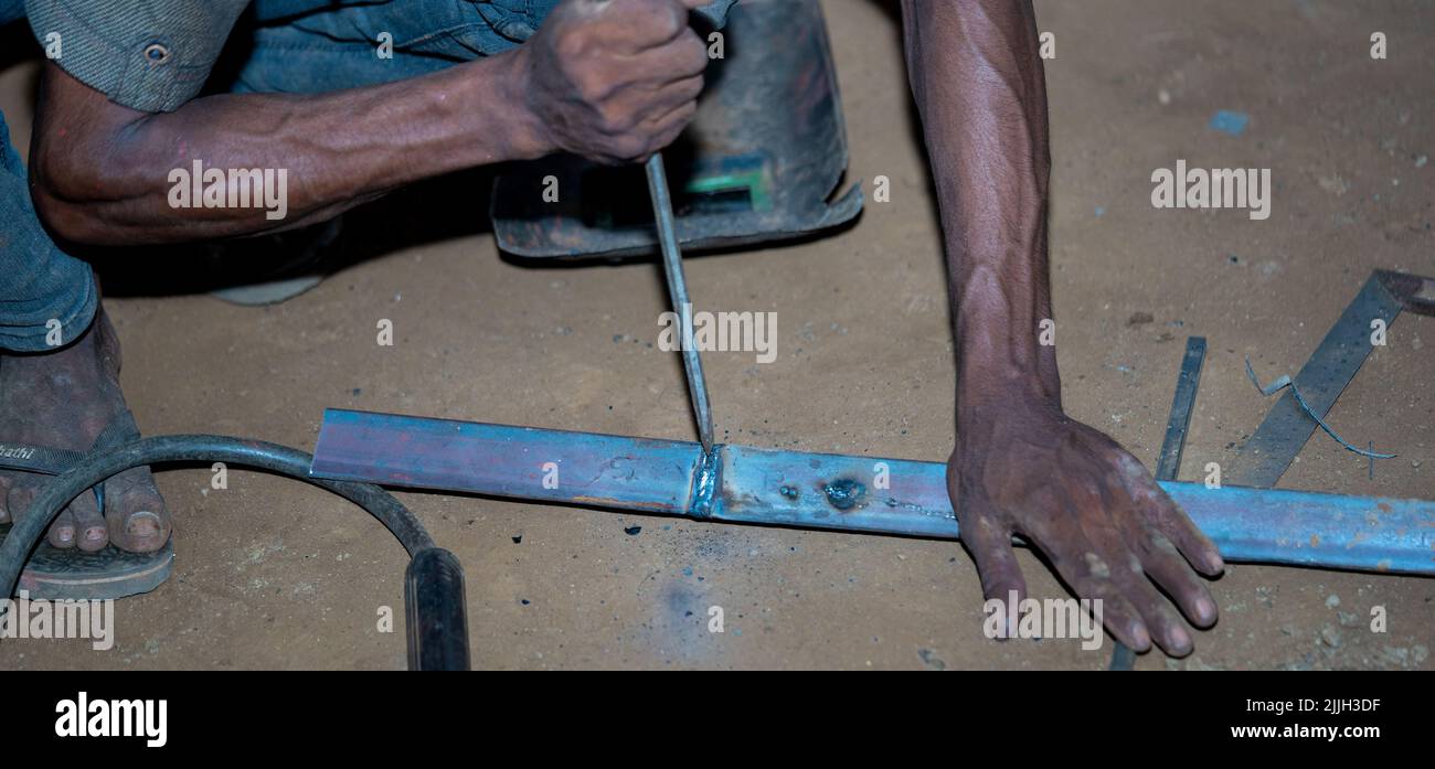 Close-up Hand holding metal 24-07-2022 Stock Photo - Alamy