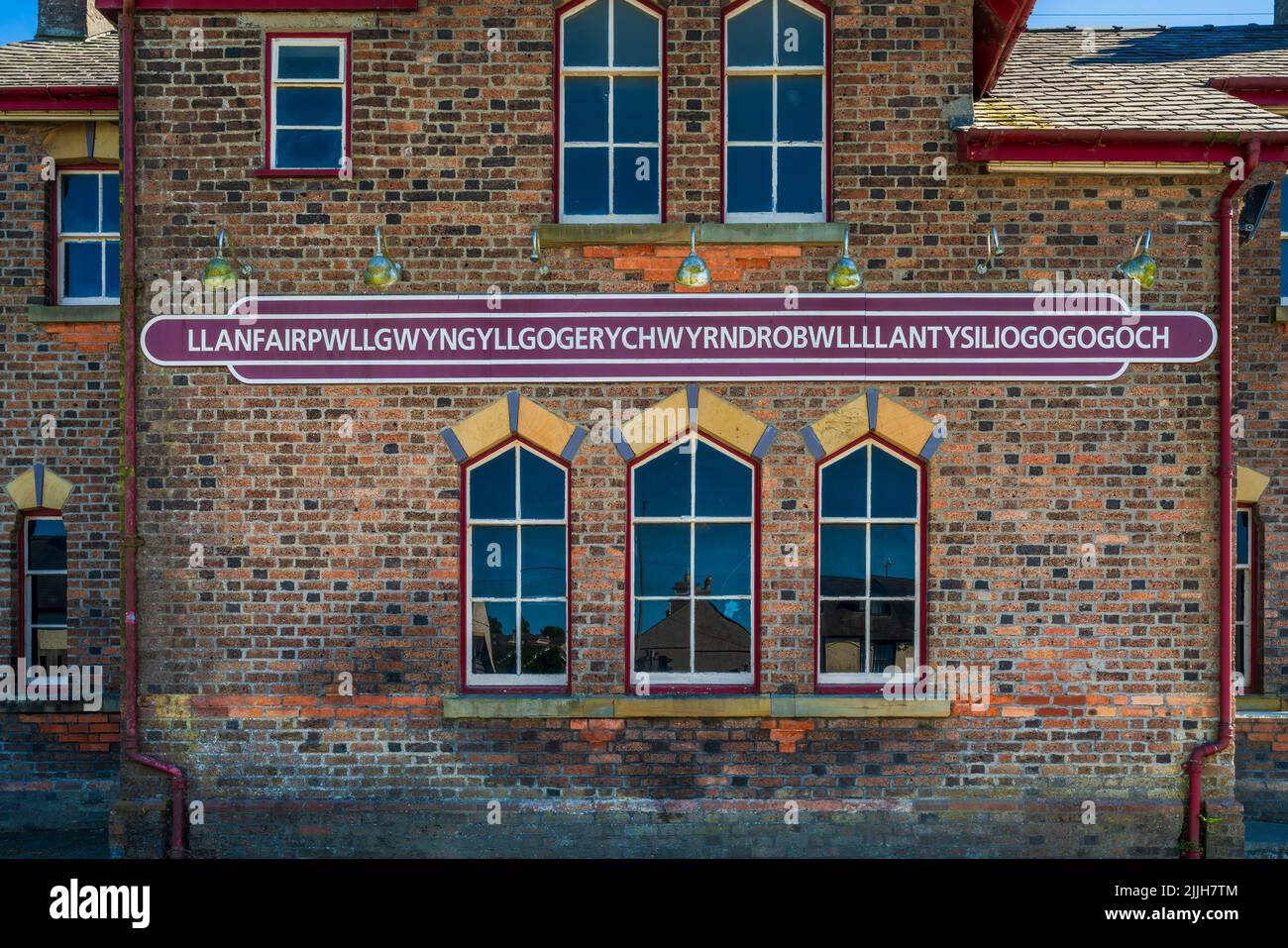 Old train station building in Llanfair­pwllgwyngyll­gogery­chwyrn ...