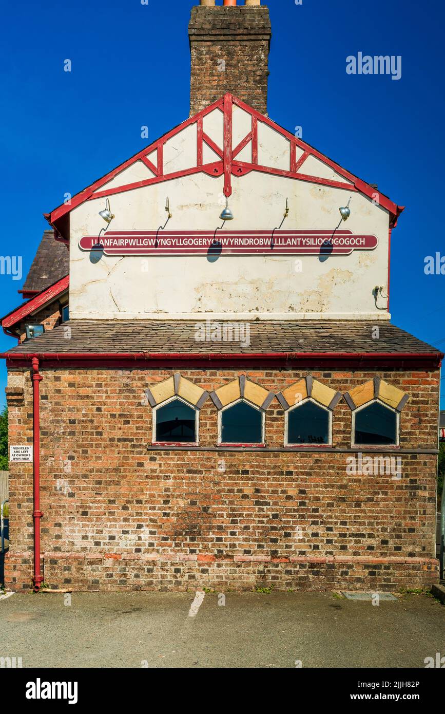 Old train station building in Llanfair­pwllgwyngyll­gogery­chwyrn ...