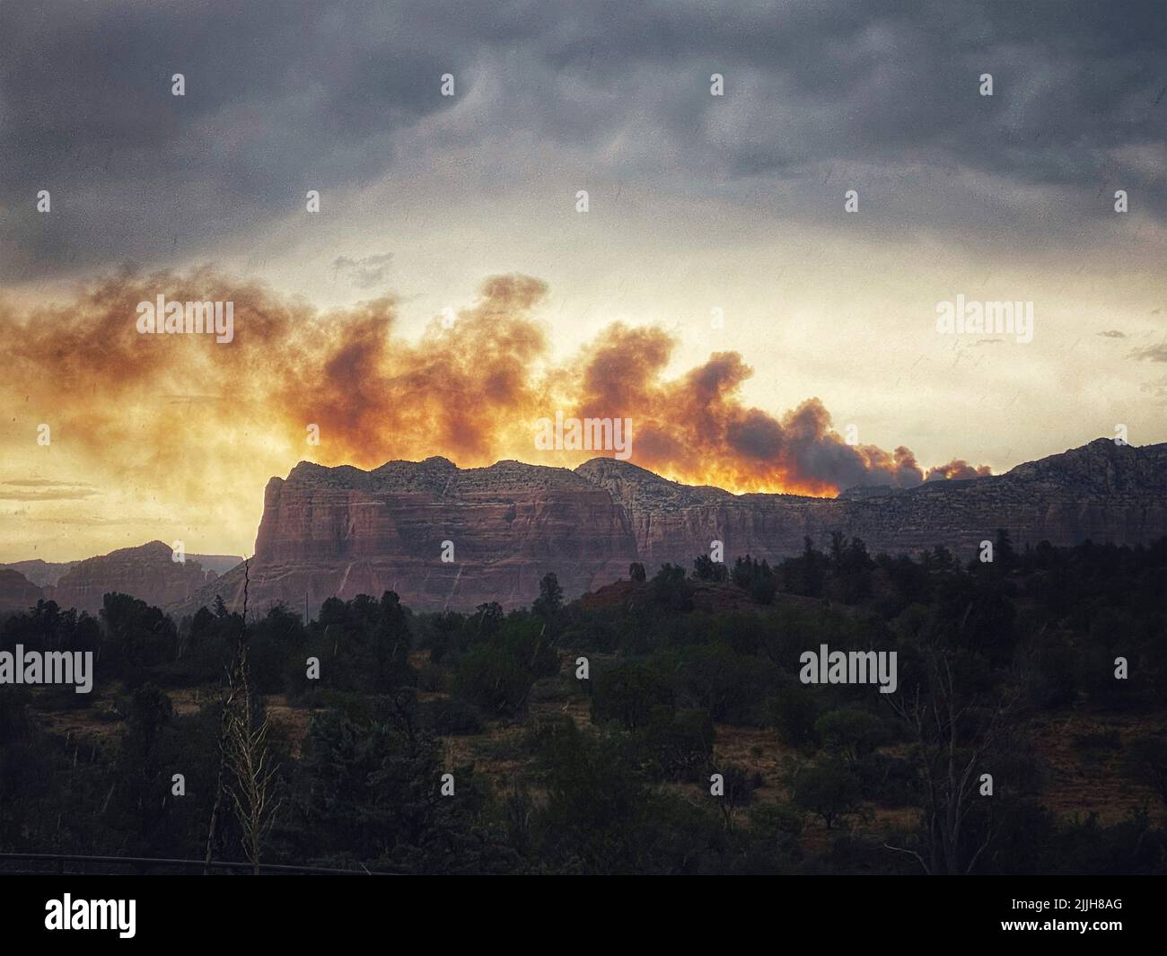 Climate change fire 2022 mountain hi-res stock photography and images ...