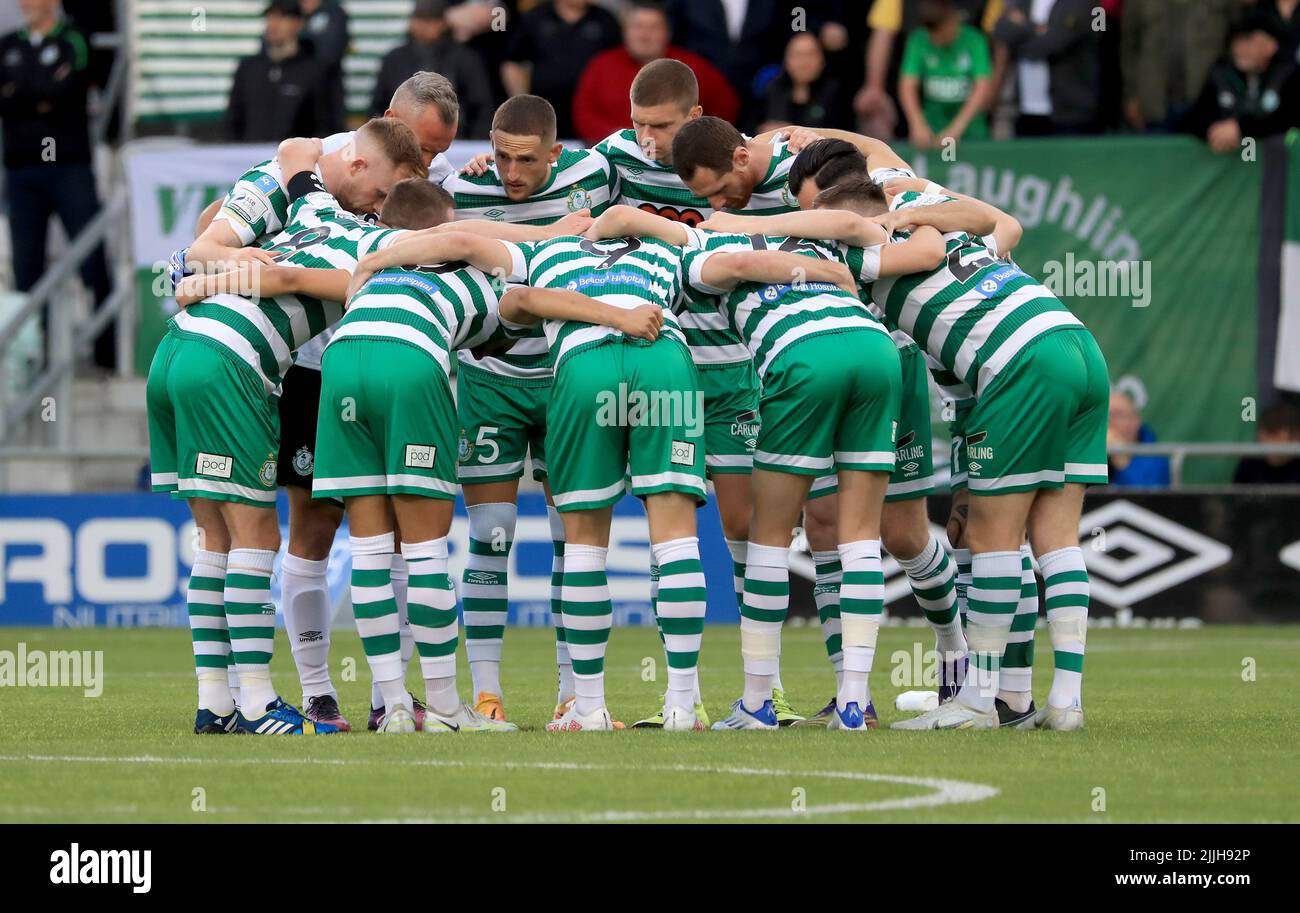 Team huddle soccer pitch hi-res stock photography and images - Alamy