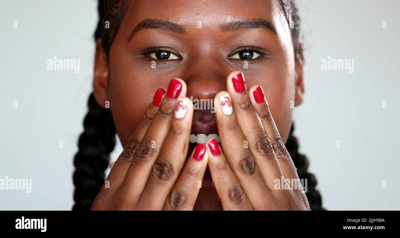 African girl shock reaction. Young black woman surprise emotion ...