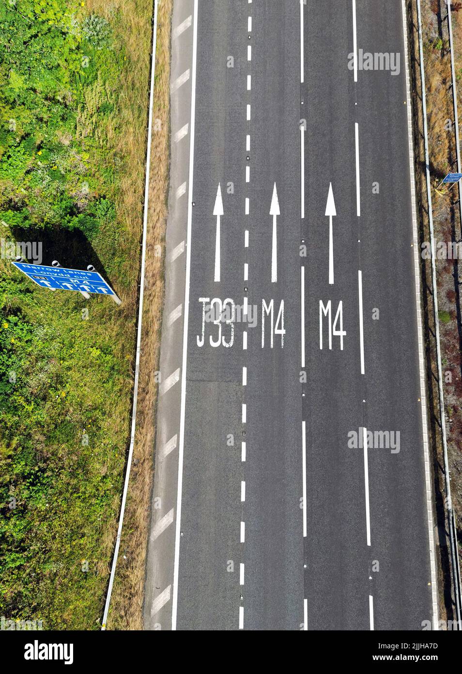 Road markings and junction hi-res stock photography and images - Alamy