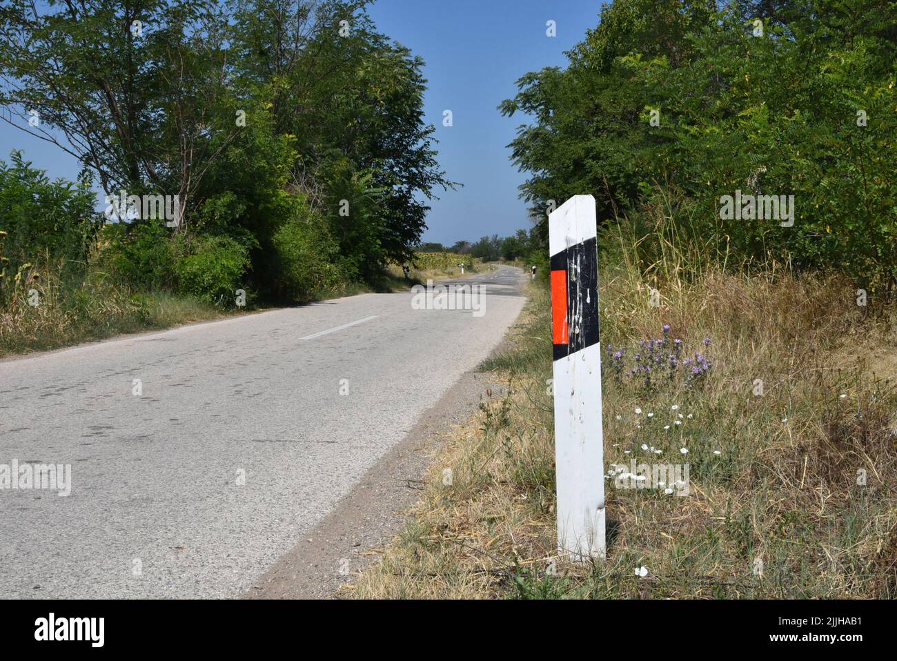Road edge marker hi-res stock photography and images - Alamy