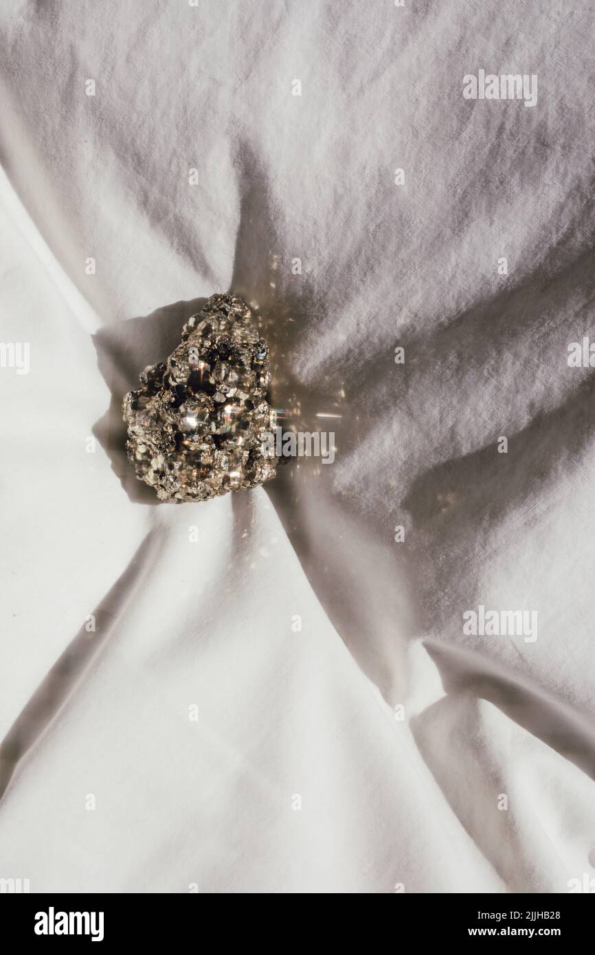 sparkling pyrite, fool's gold crystal rock Stock Photo - Alamy