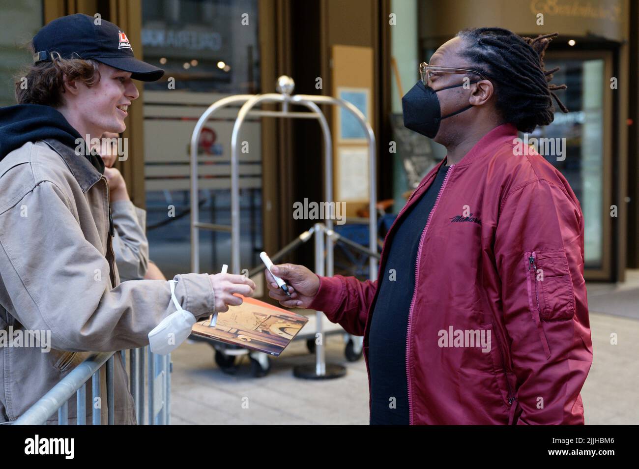 Darryl jones rolling stones hi-res stock photography and images - Alamy