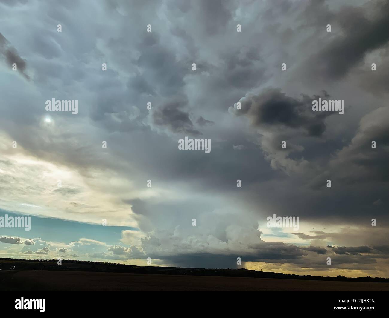 Beautiful scenery thick clouds hi-res stock photography and images - Alamy