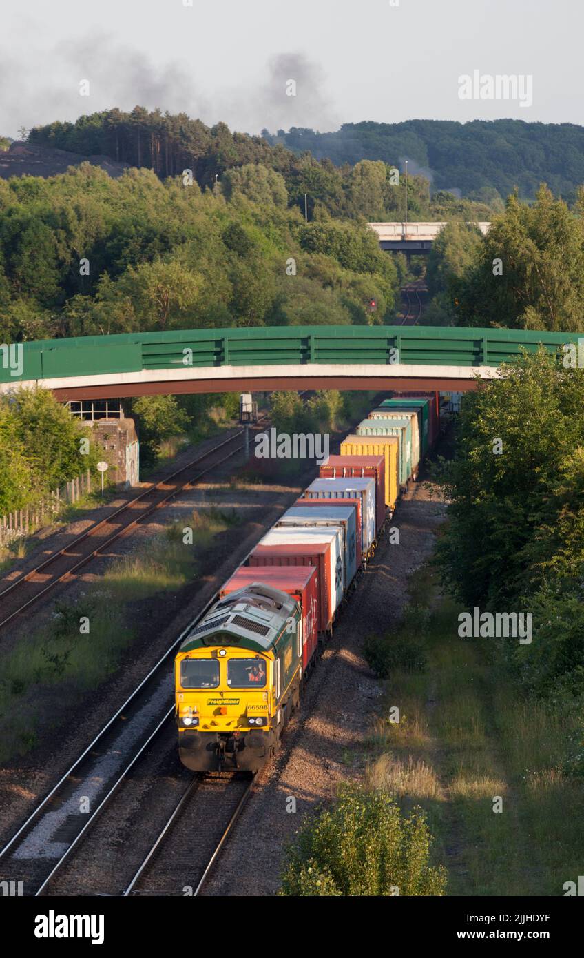 Freightliner class 66 diesel locomotive 66598 passing Bennerley in the ...