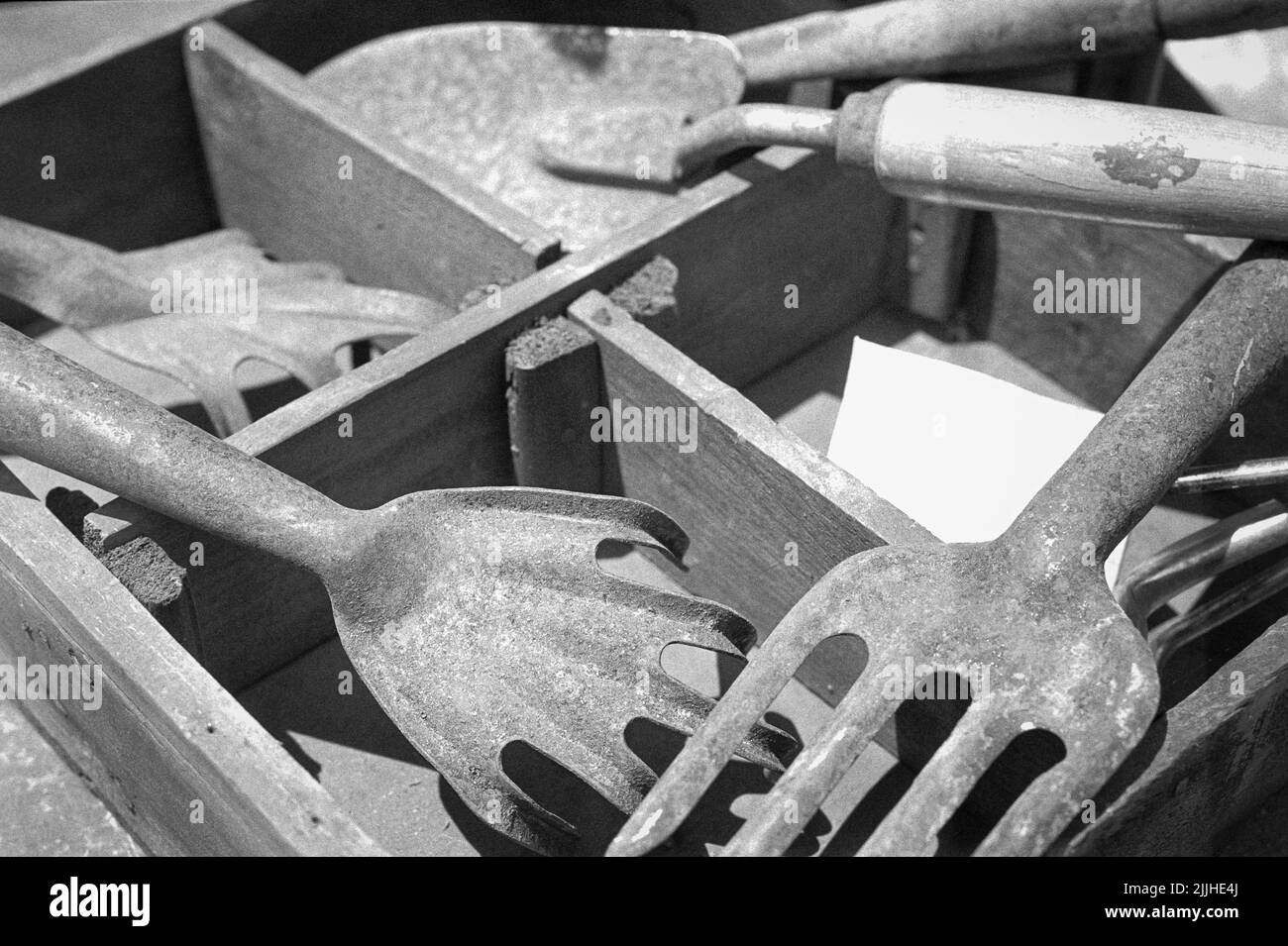 Image of a spade Black and White Stock Photos & Images - Alamy