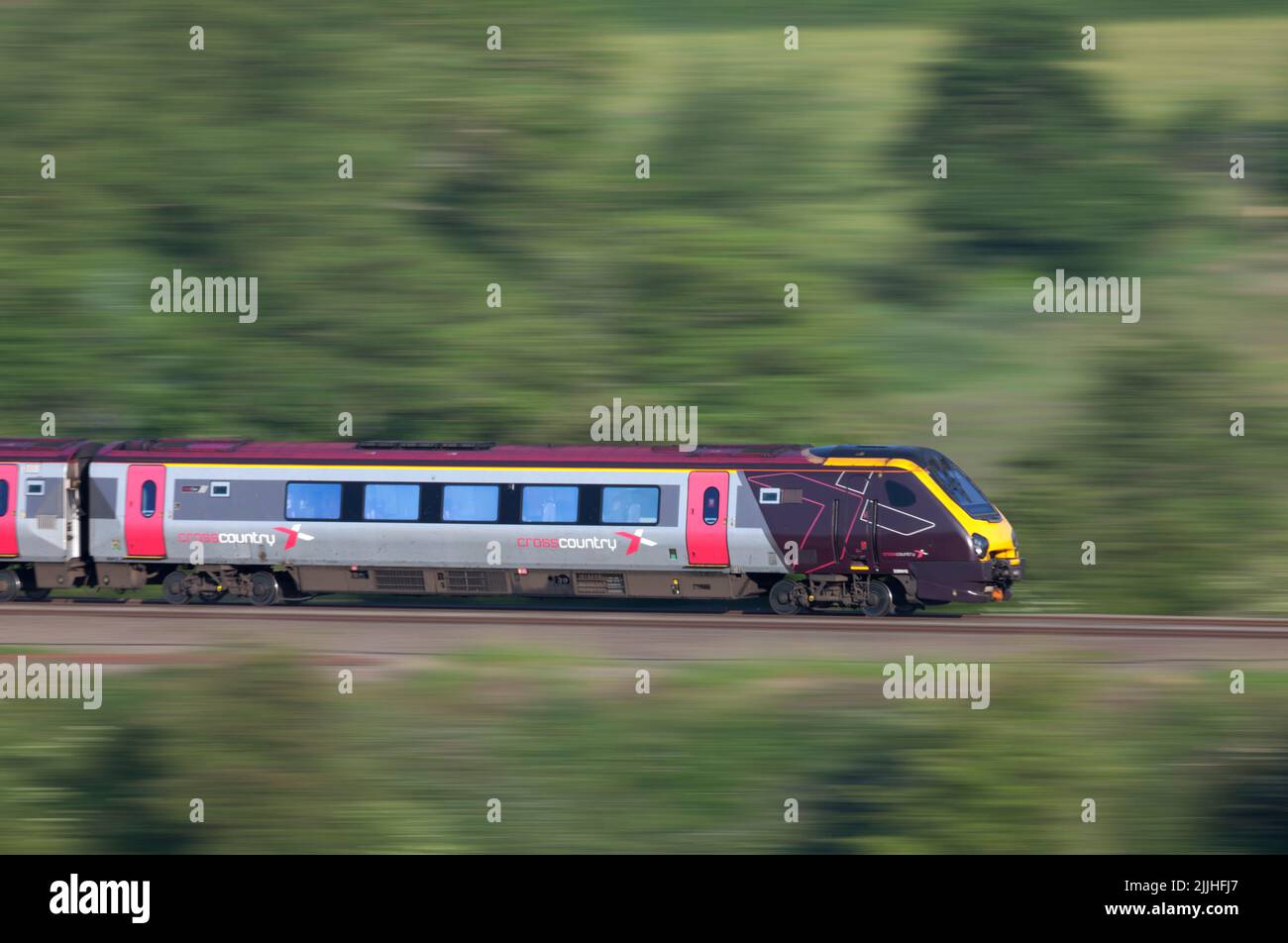 Crosscountry Trains class 220 Bombardier voyager train panned speeding ...
