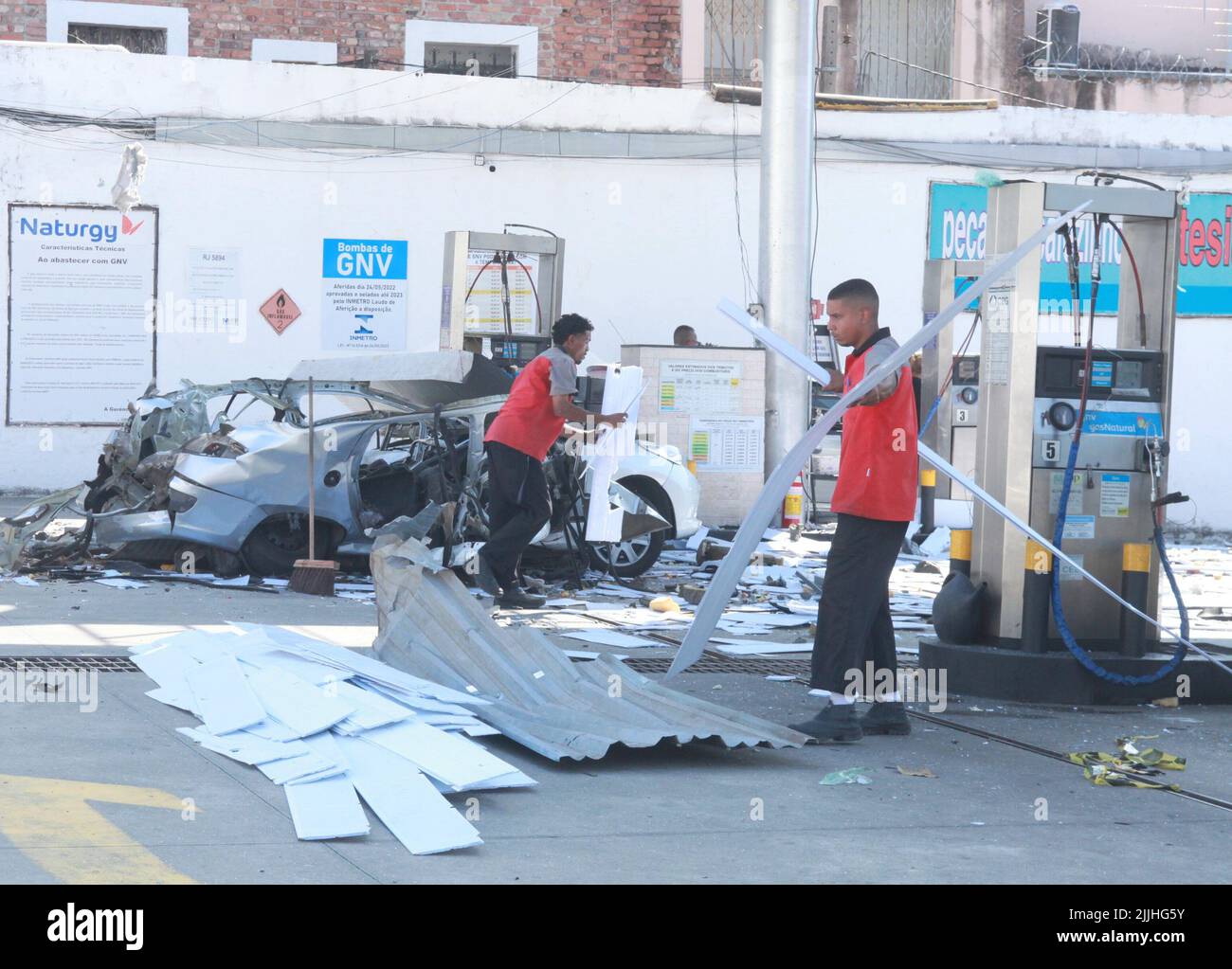 Cng gas filling tank hi-res stock photography and images - Alamy