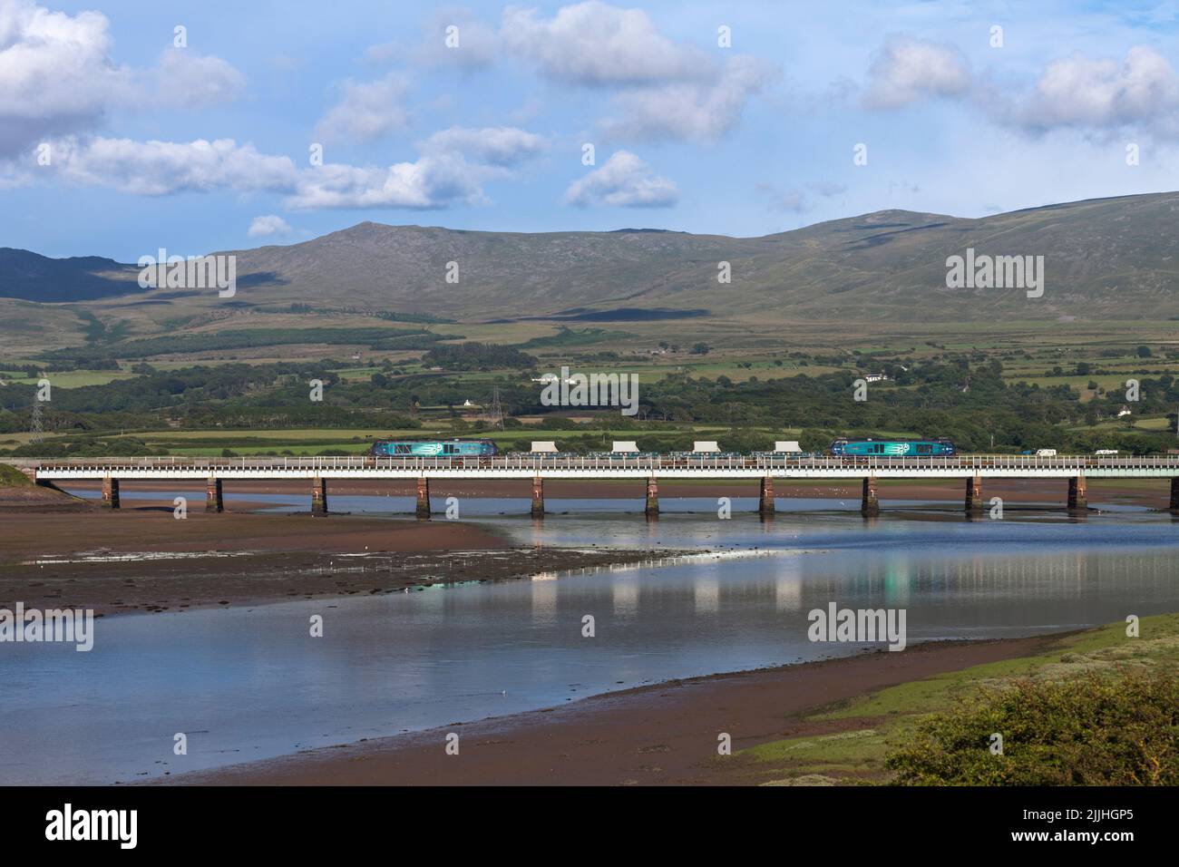30/06/2022 Eskmeals viaduct (between Bootle & Ravenglass) 68005 Defiant ...