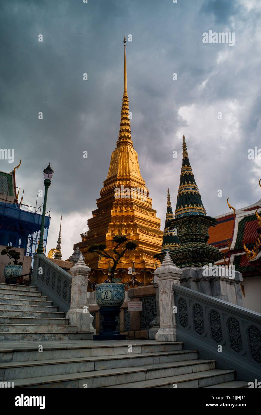 Detail a temple in royal hi-res stock photography and images - Alamy