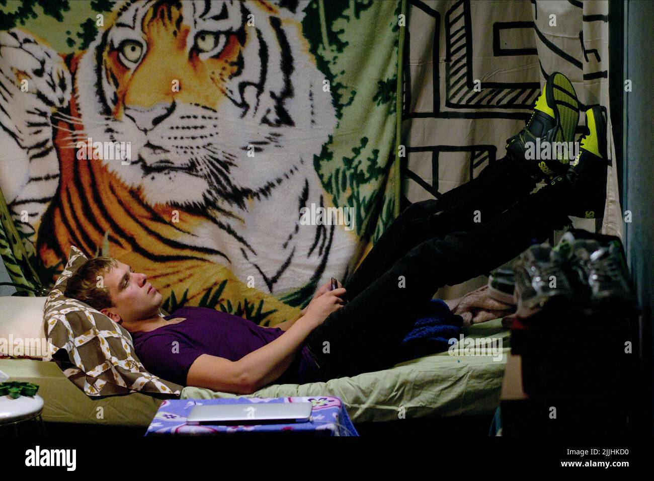 Max thieriot disconnect hi-res stock photography and images - Alamy