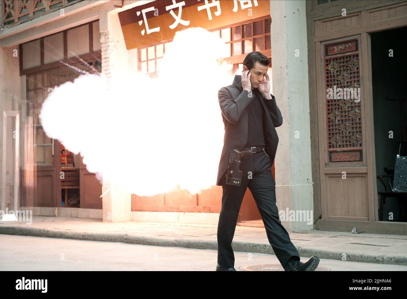 Joseph gordon levitt looper hi-res stock photography and images - Alamy