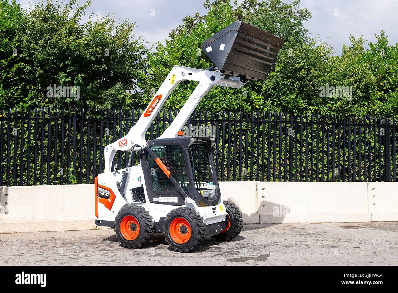 A brand new Bobcat S530 skidsteer loader Stock Photo - Alamy