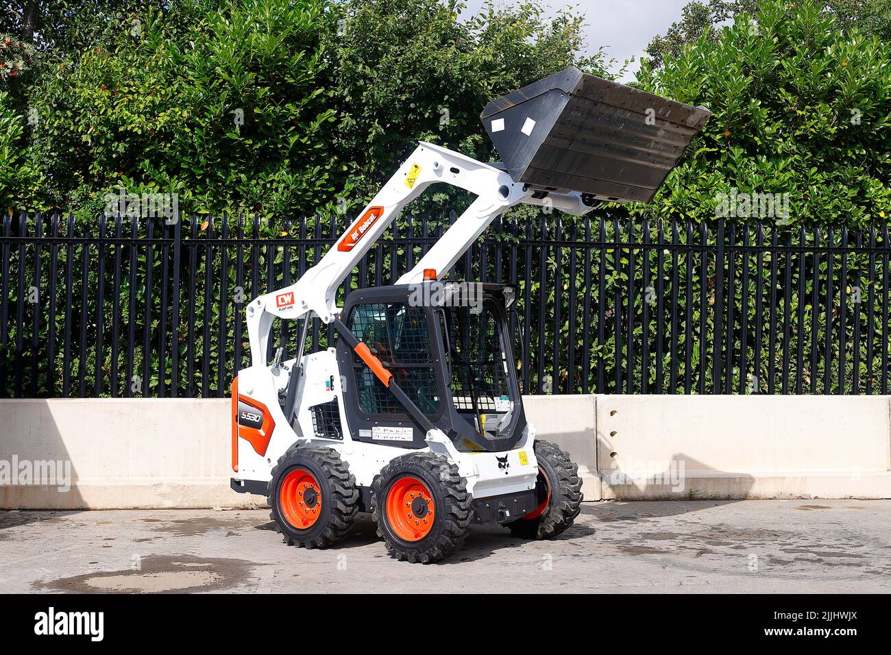 A brand new Bobcat S530 skidsteer loader Stock Photo - Alamy