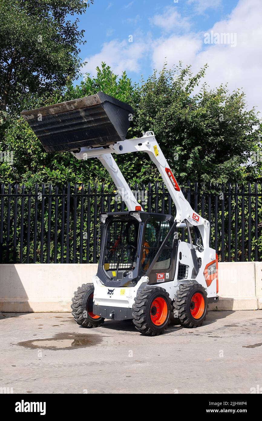 A brand new Bobcat S530 skidsteer loader Stock Photo - Alamy