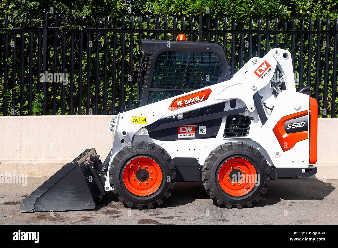 A brand new Bobcat S530 skidsteer loader Stock Photo - Alamy