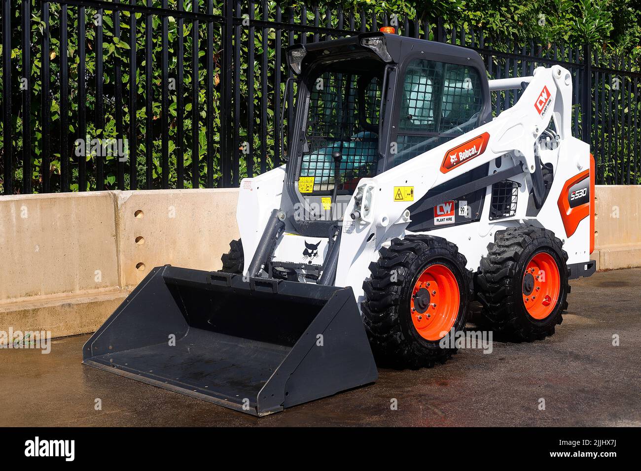 A brand new Bobcat S530 skidsteer loader Stock Photo - Alamy