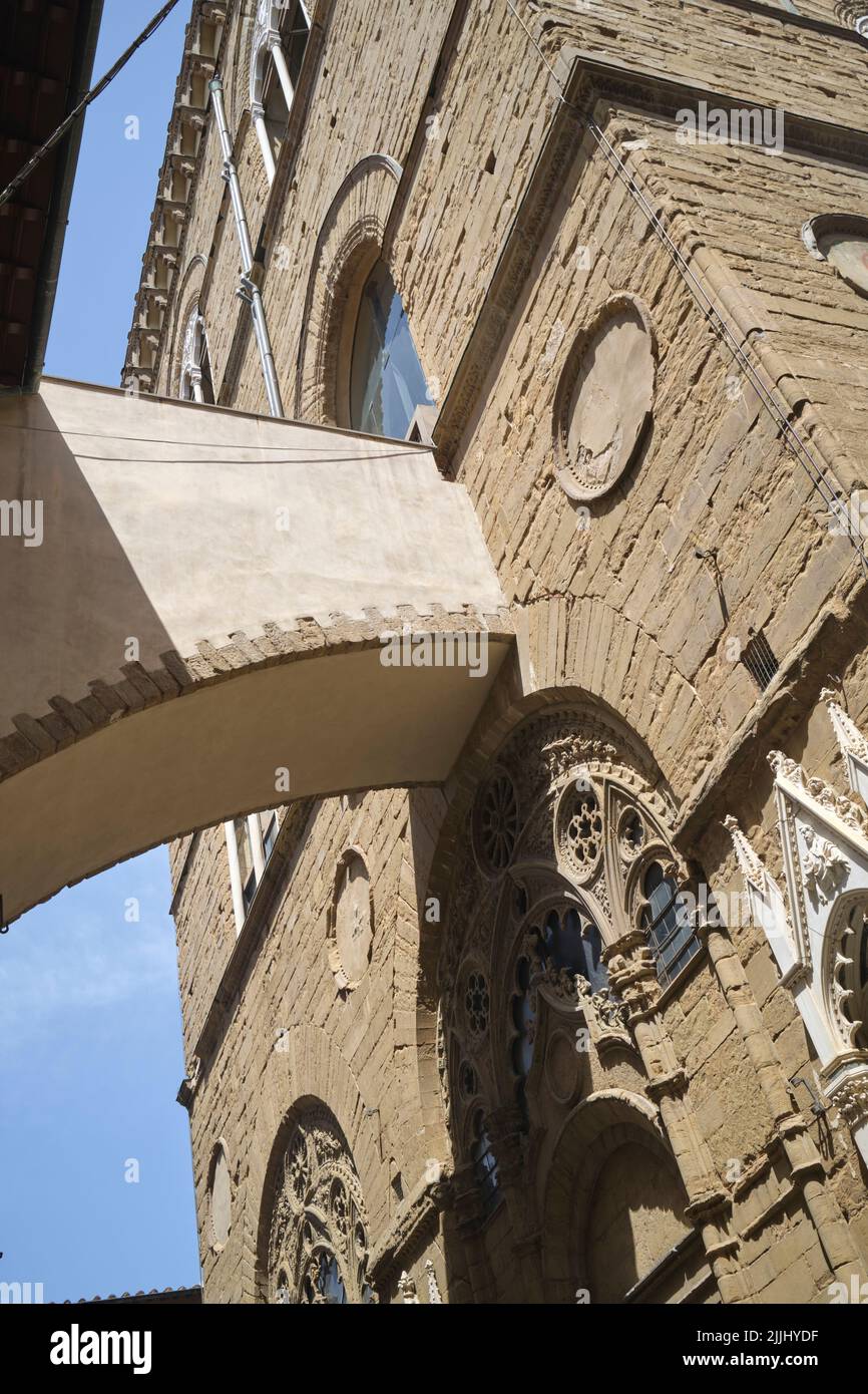 Buttress architecture hi-res stock photography and images - Alamy