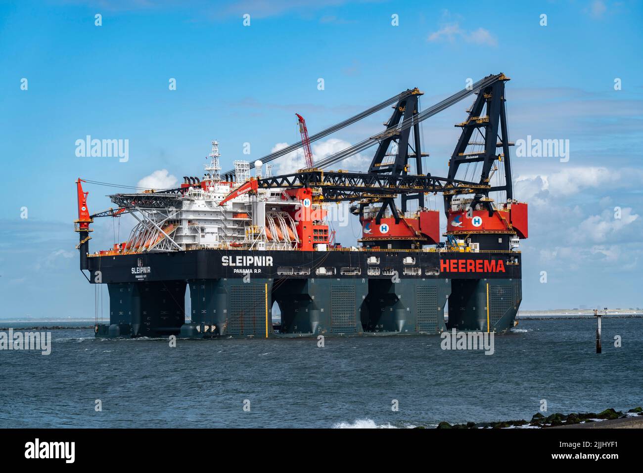 Semi-submersible crane ship Sleipnir, a semi-submersible floating crane ...