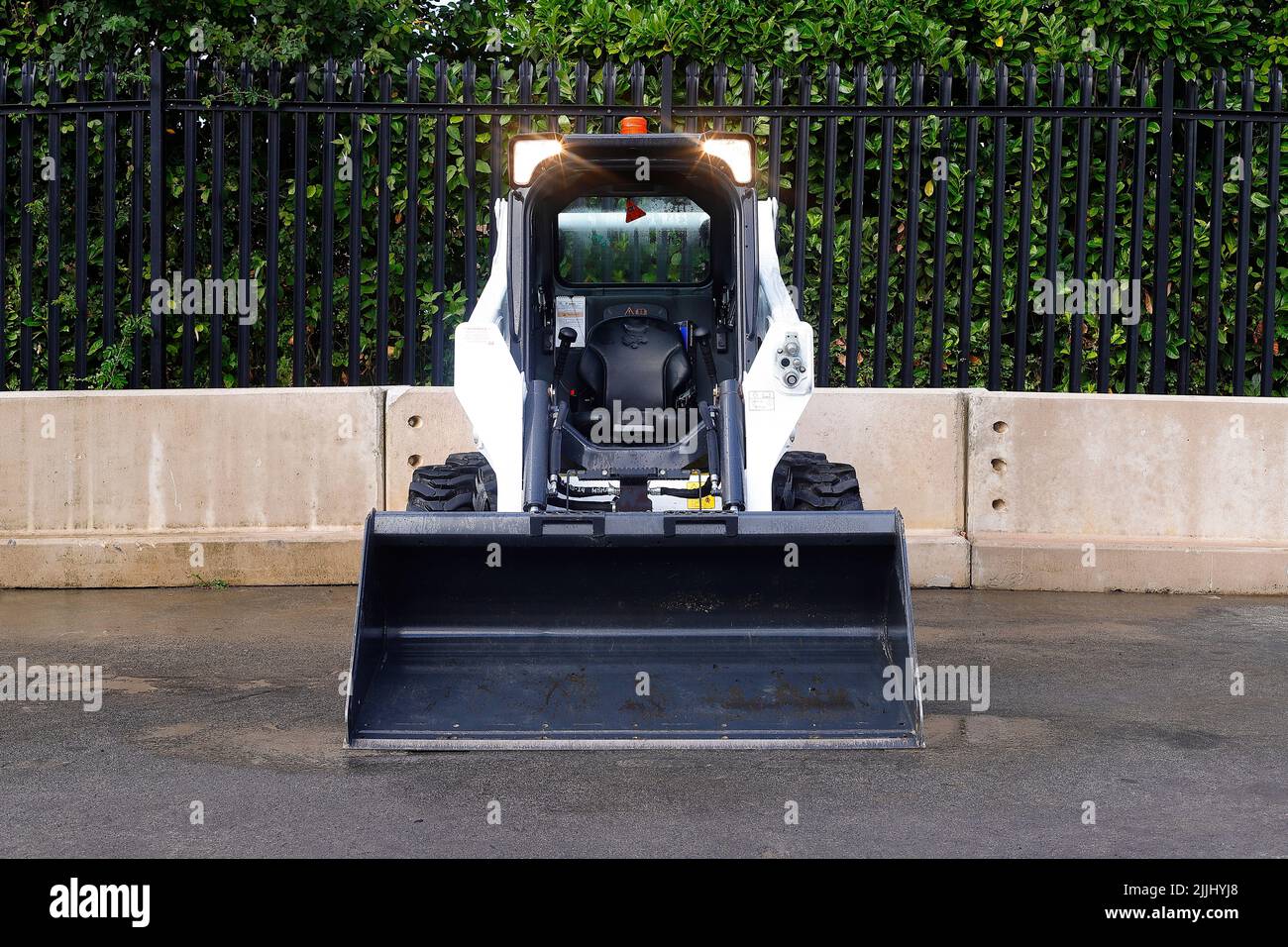 Skidsteer loader with wheels hi-res stock photography and images - Alamy