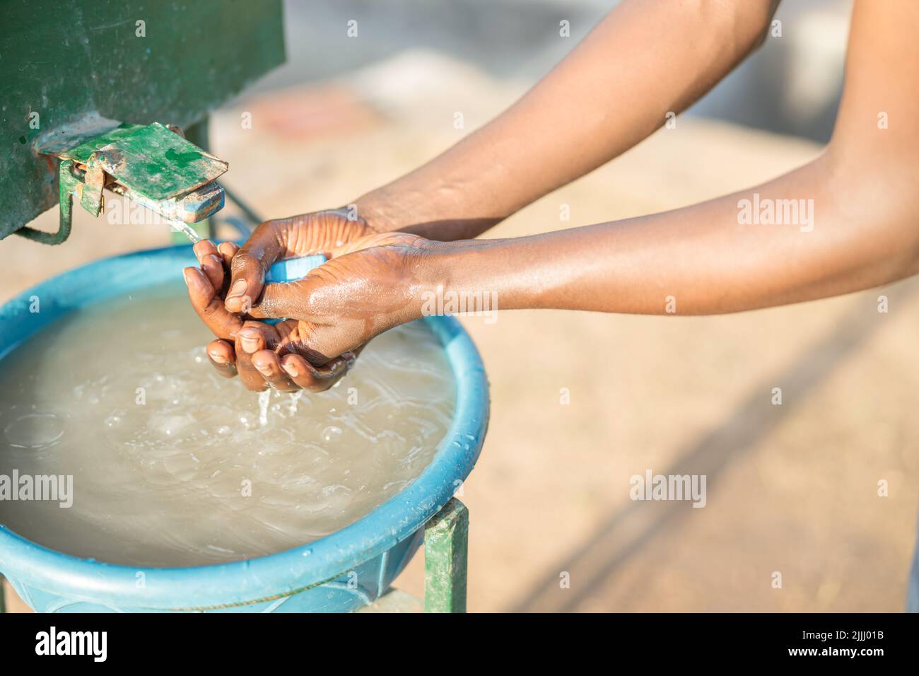 African washing hands hi-res stock photography and images - Alamy
