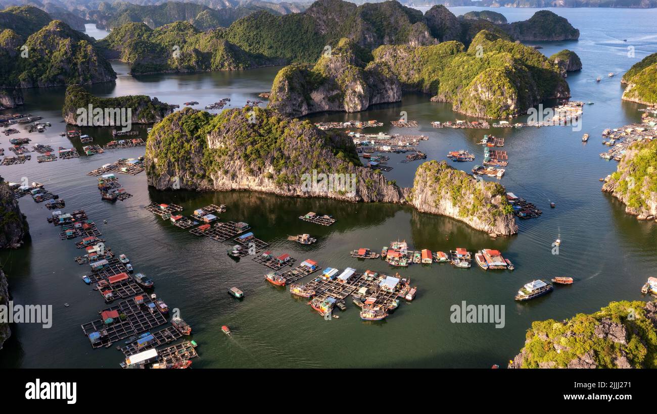 Floating fishing village and rock island in " Lan Ha " Bay, Vietnam ...