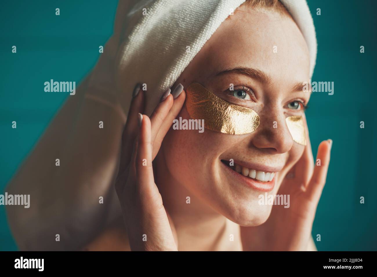 Woman wearing eye patch hi-res stock photography and images - Alamy