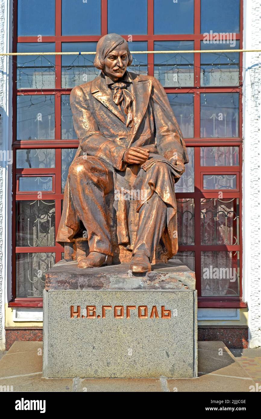 Bronze statue man in suit hi-res stock photography and images - Alamy