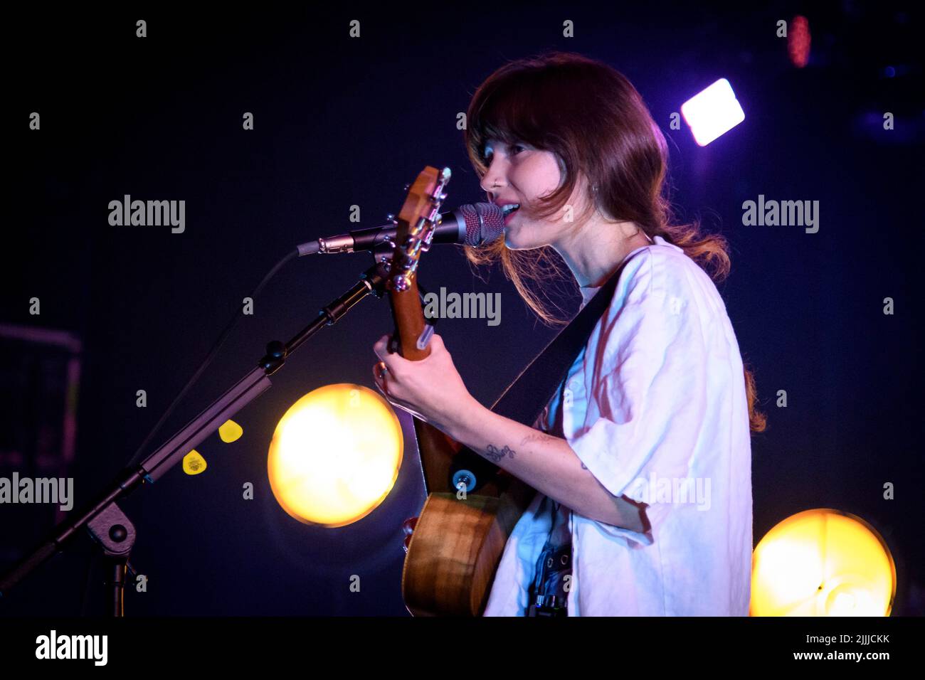 Clairo 2022 hi-res stock photography and images - Alamy